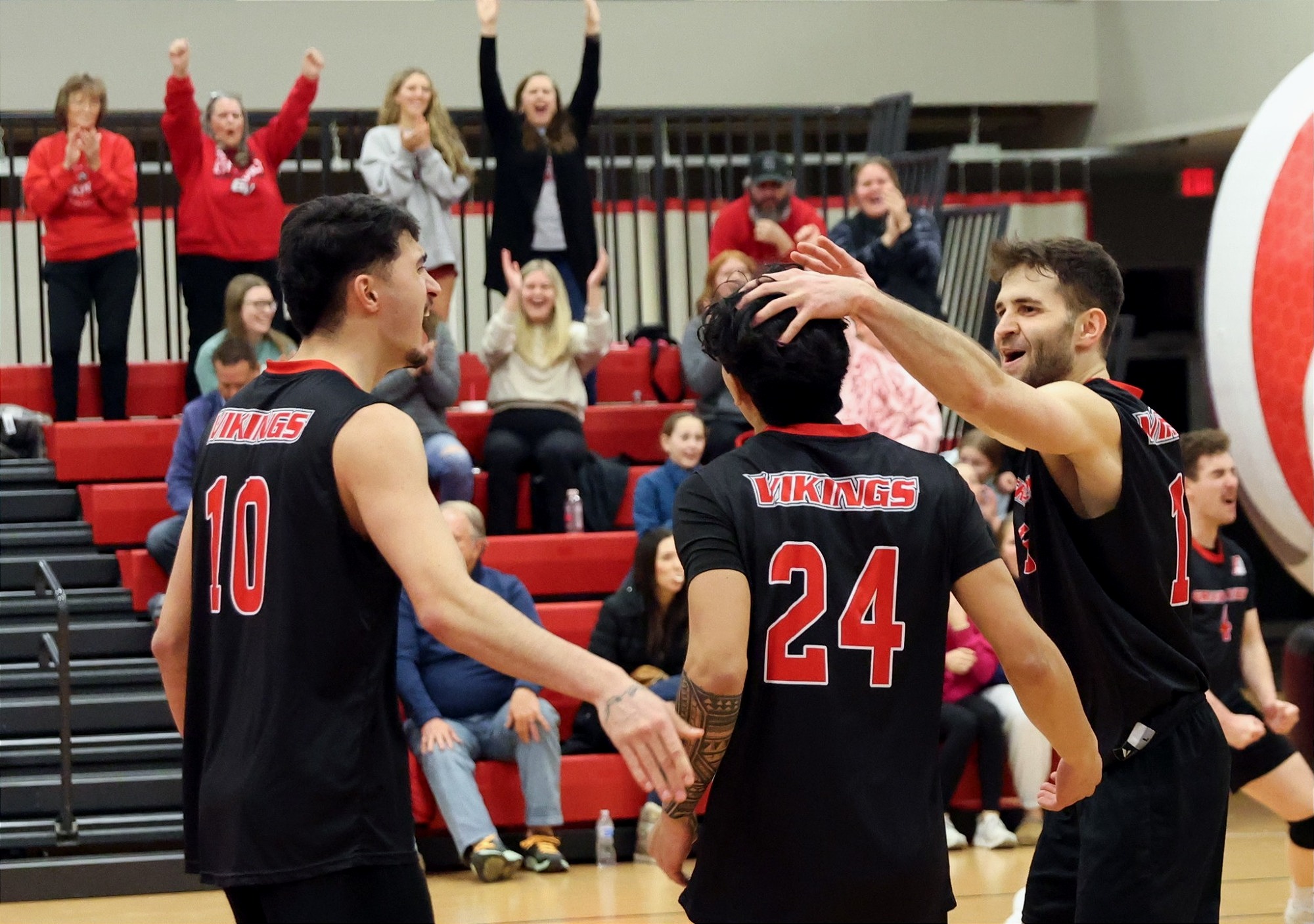 Vikings Sweep UHSP to Open Home Stand - Grand View University