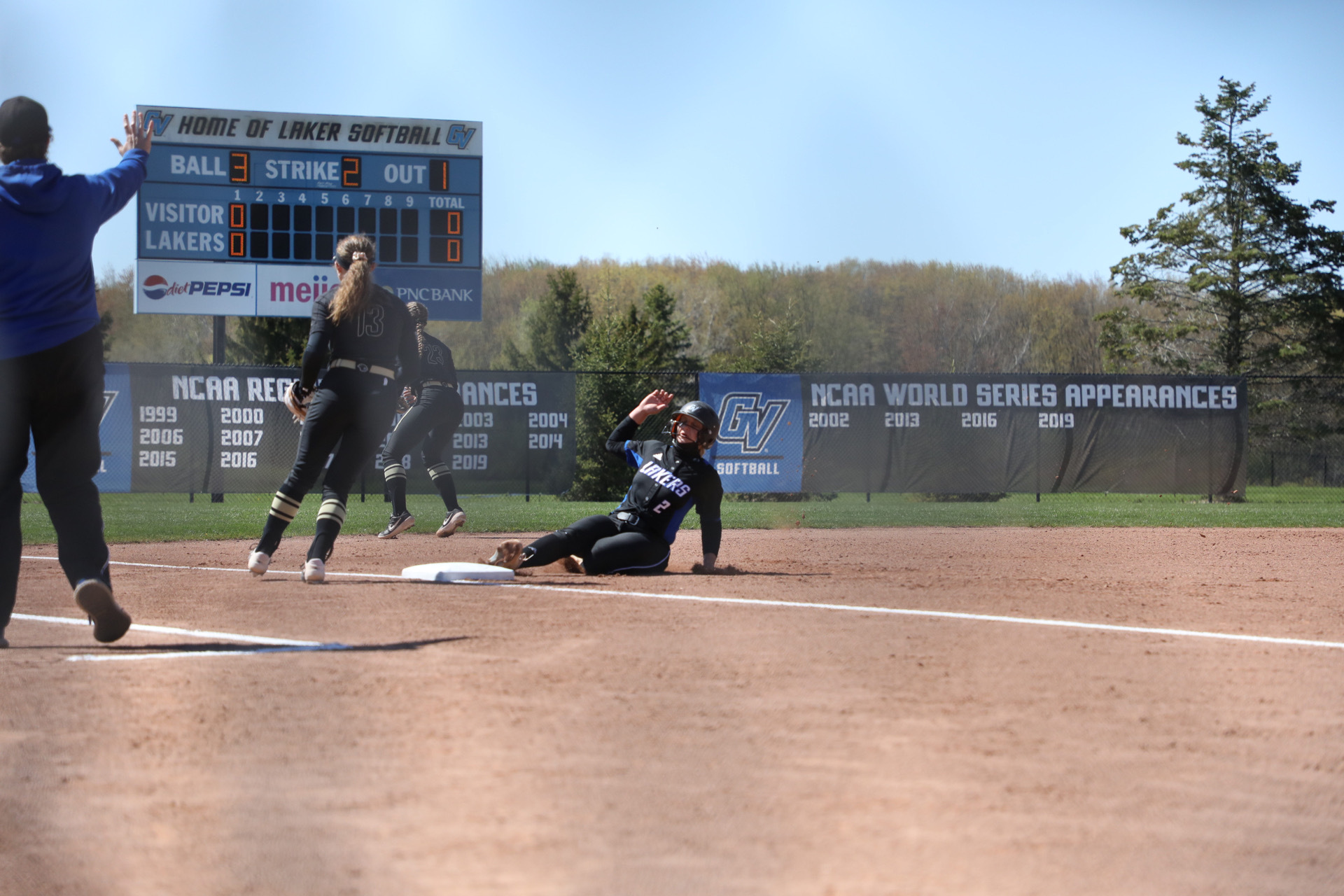 No. 14 softball sweeps Saginaw Valley Tuesday - Grand Valley State ...