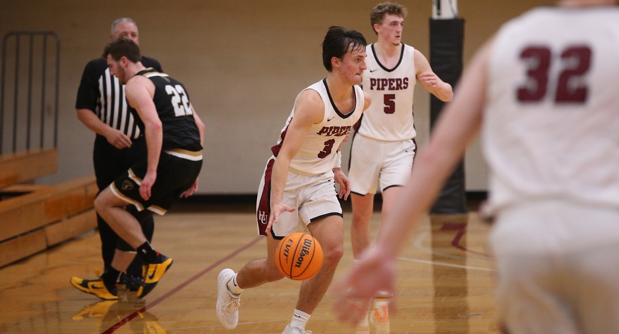 Three-Pointer at the Buzzer Dooms Pipers - Hamline University Athletics