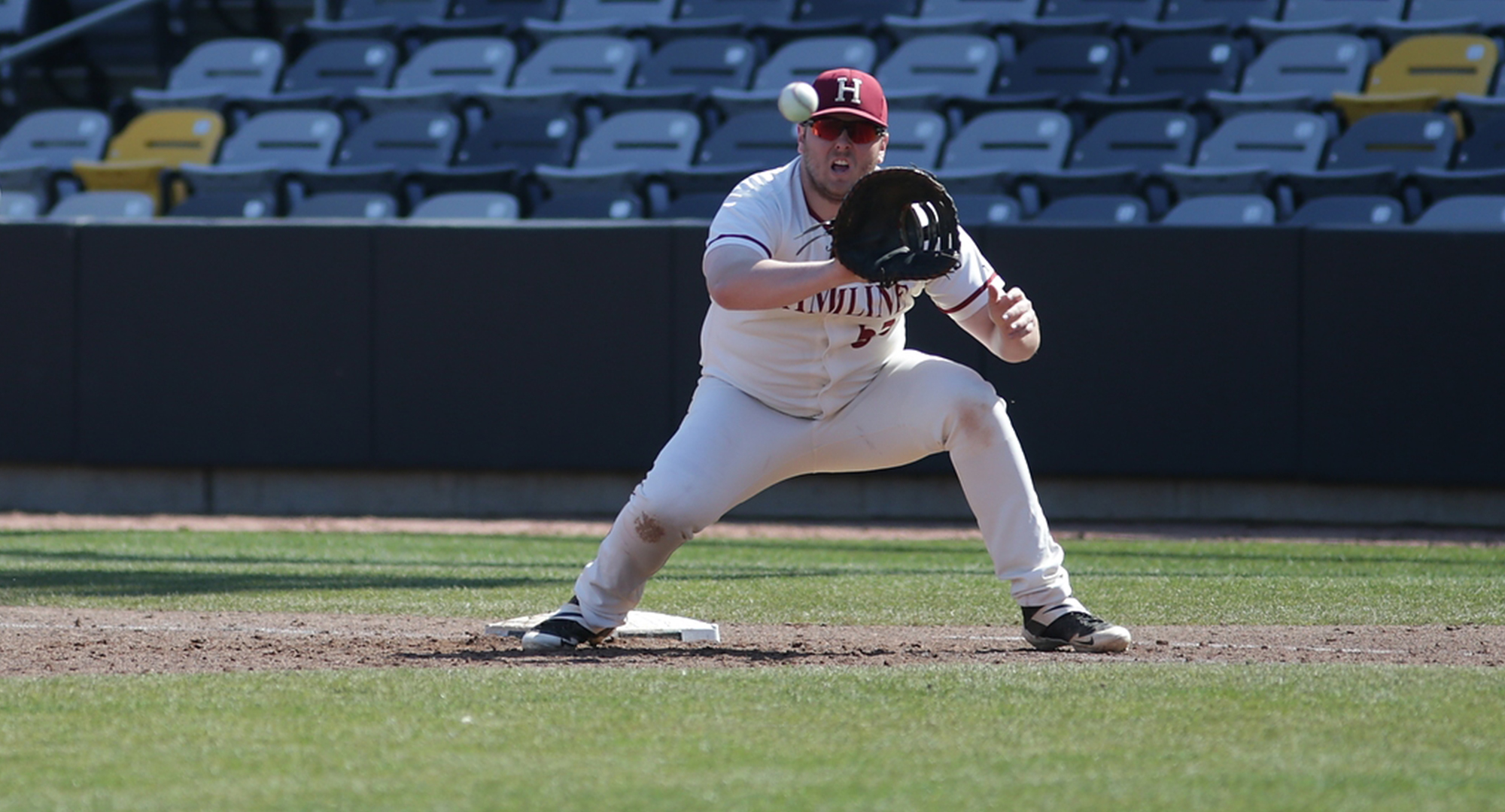 Pipers Complete Sweep of Auggies - Hamline University Athletics