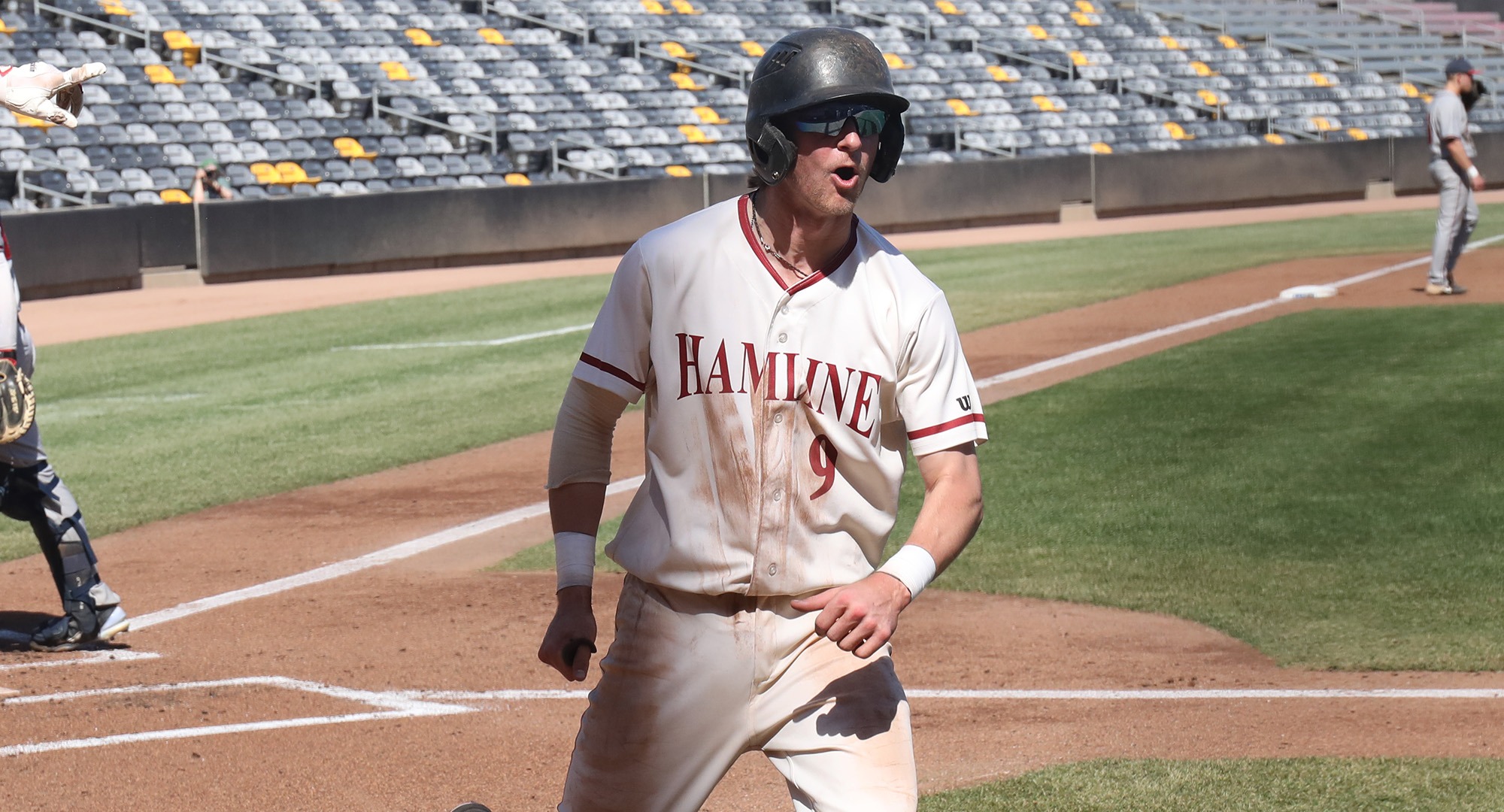 Another Day, Another Sweep as the Pipers Run Past Johnnies - Hamline ...