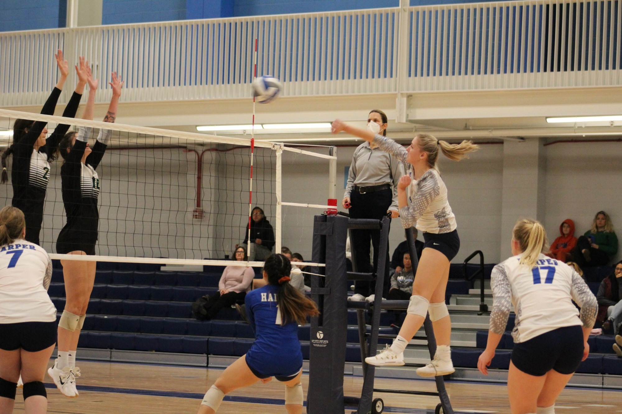 Harper Volleyball defeated #2 College of DuPage - Harper College Athletics