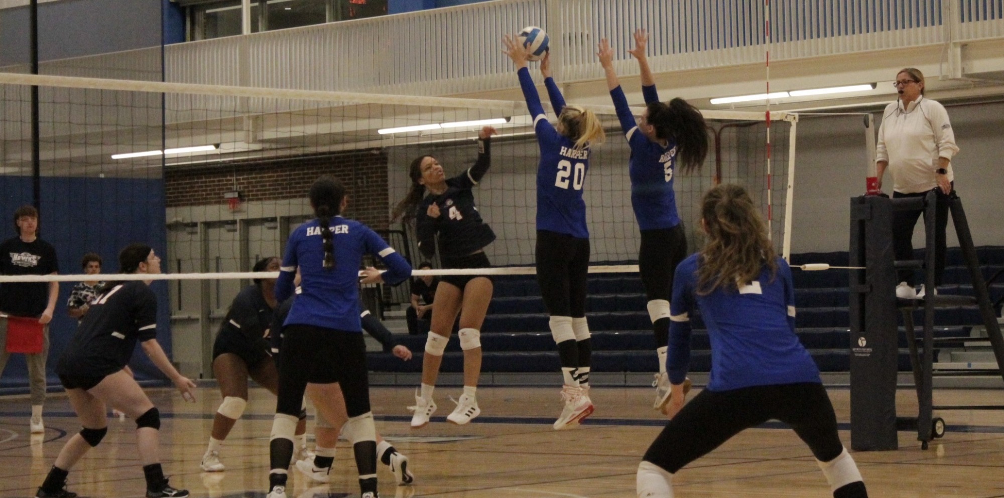 Harper Volleyball defeated Elgin 3-0 - Harper College Athletics