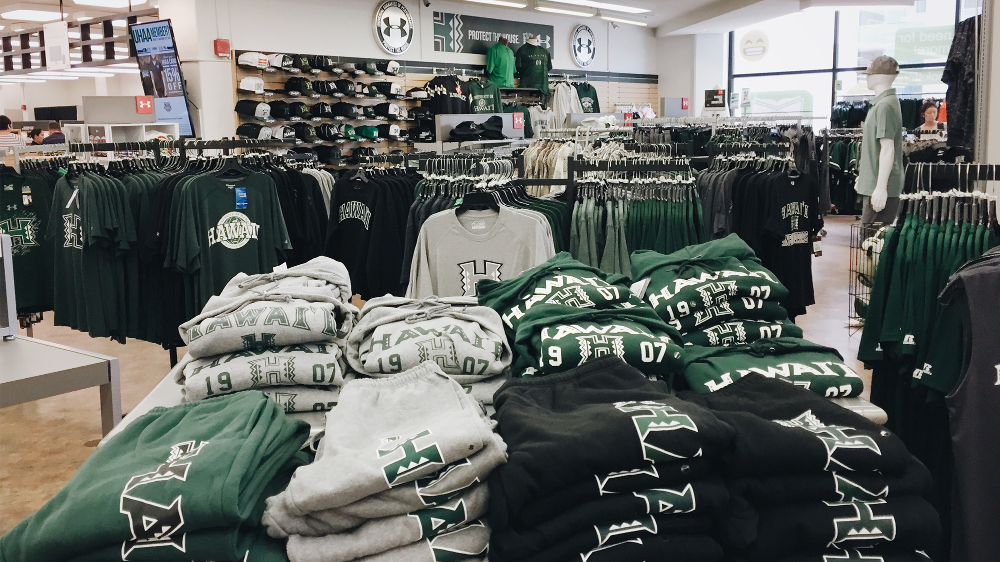 UH Bookstores To Operate H-Zone - University of Hawai'i at Manoa Athletics