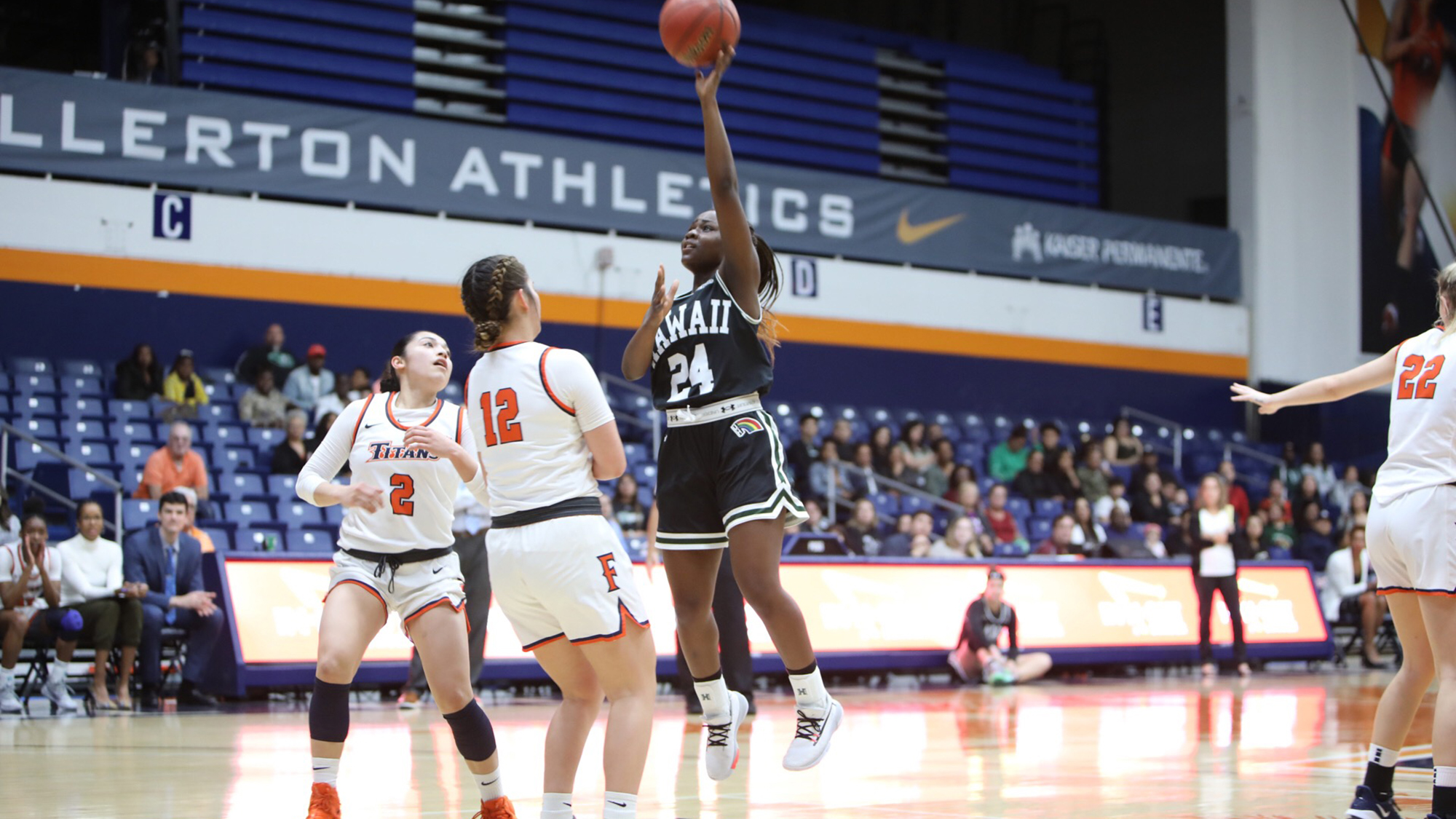 Nae Nae Calhoun - Women's Basketball - University of Hawai'i at Manoa ...