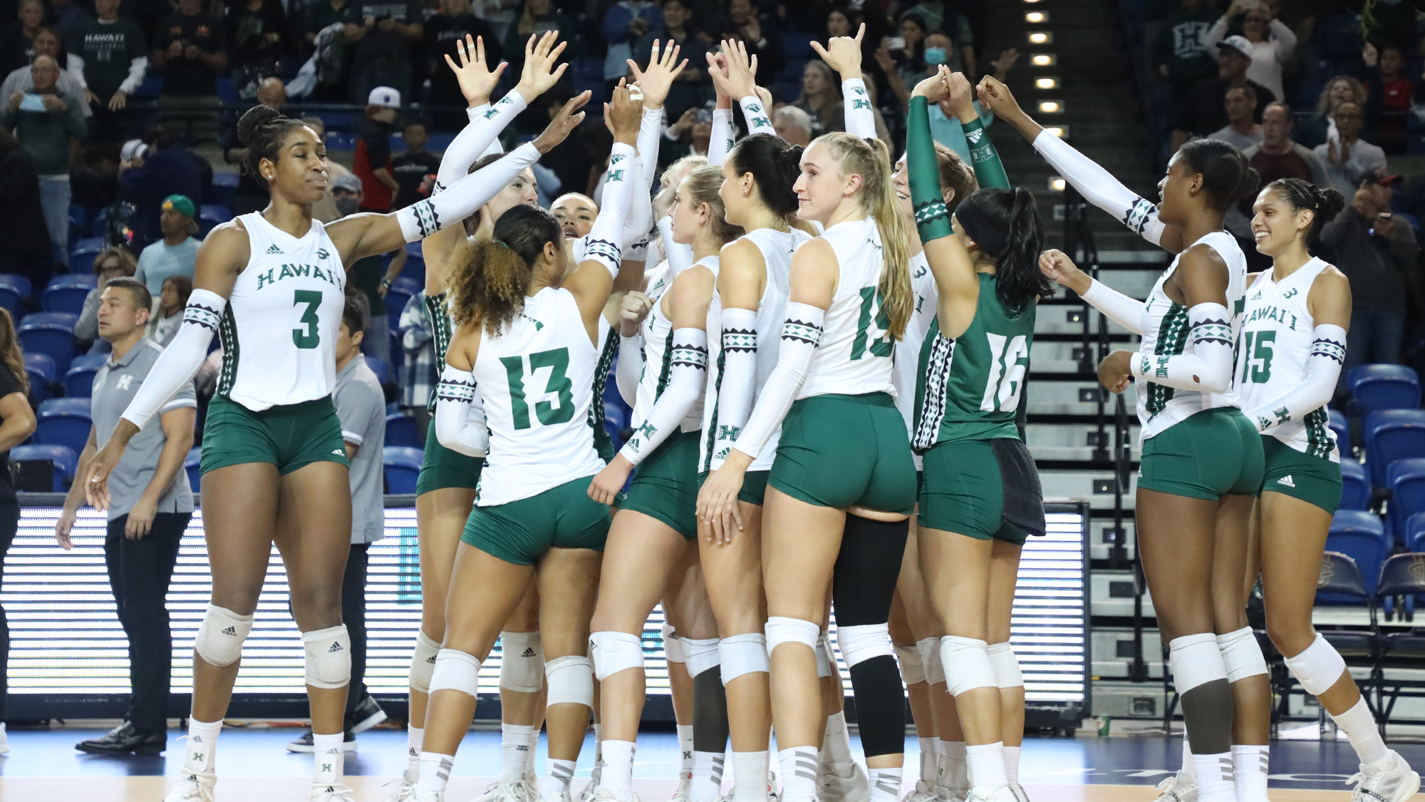 Women's Volleyball Records Road Sweep at UC Irvine - University of ...