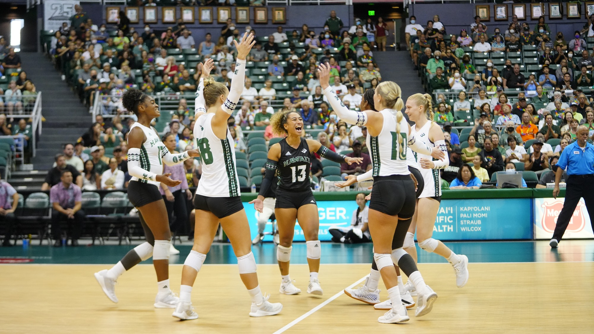 Women's Volleyball Defeats CSUN in Three - University of Hawai'i at ...