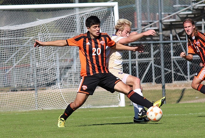 Brian Banuelos - 2014 - Men's Soccer - Hendrix College Athletics