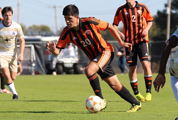 Brian Banuelos - 2014 - Men's Soccer - Hendrix College Athletics