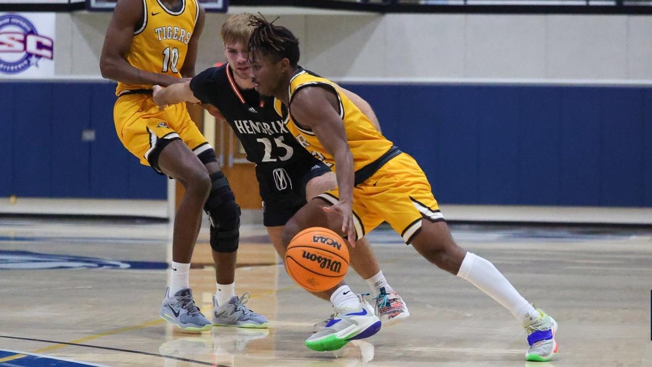 Warriors Drop Contest to East Texas Baptist - Hendrix College Athletics