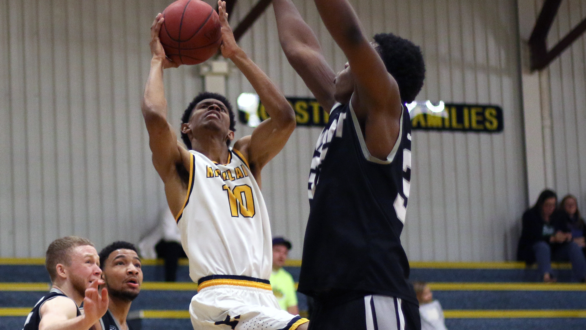 Luiz Machado Jr. - Men's Basketball - Highland Community College Athletics