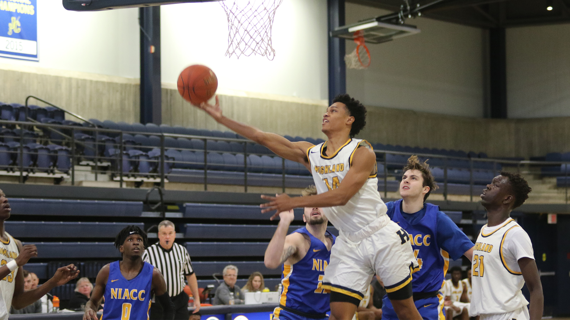 Zyon Smith - Men's Basketball - Highland Community College Athletics