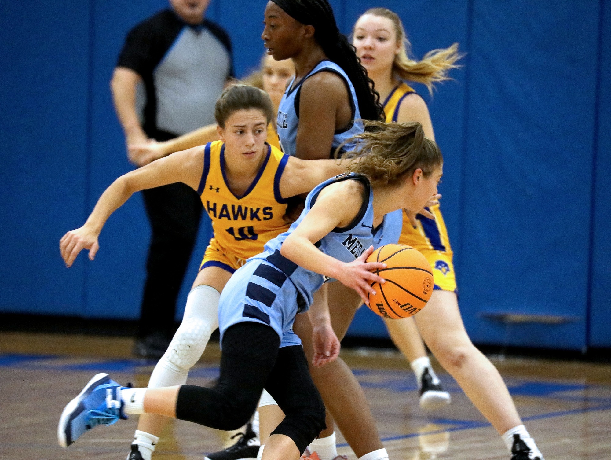 Hawks Defeat Medaille At Home - Hilbert College Athletics