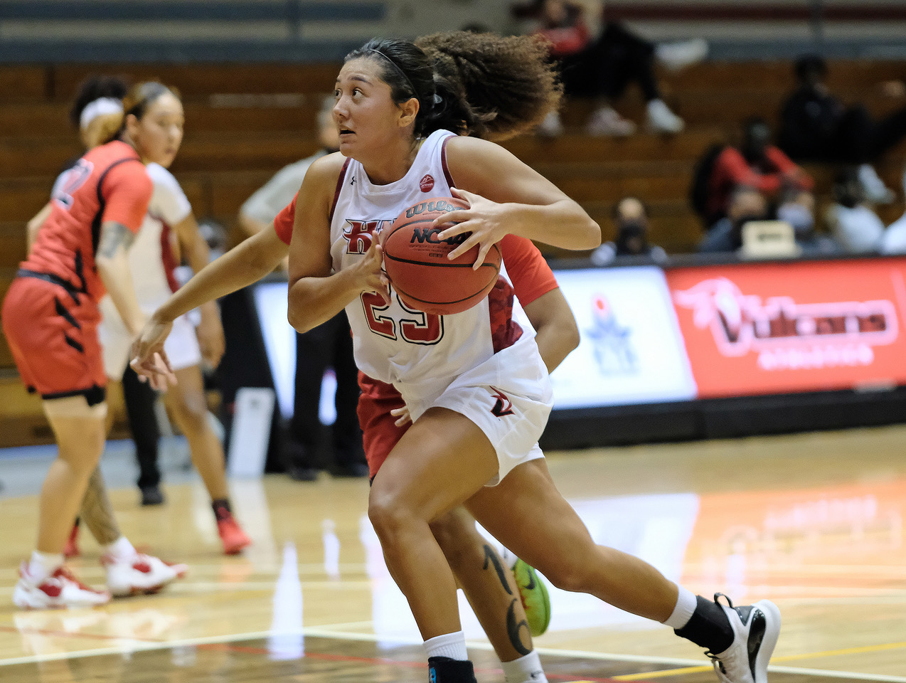 Jenna Waki - Women's Basketball - Hawai'i Hilo Vulcans Athletics
