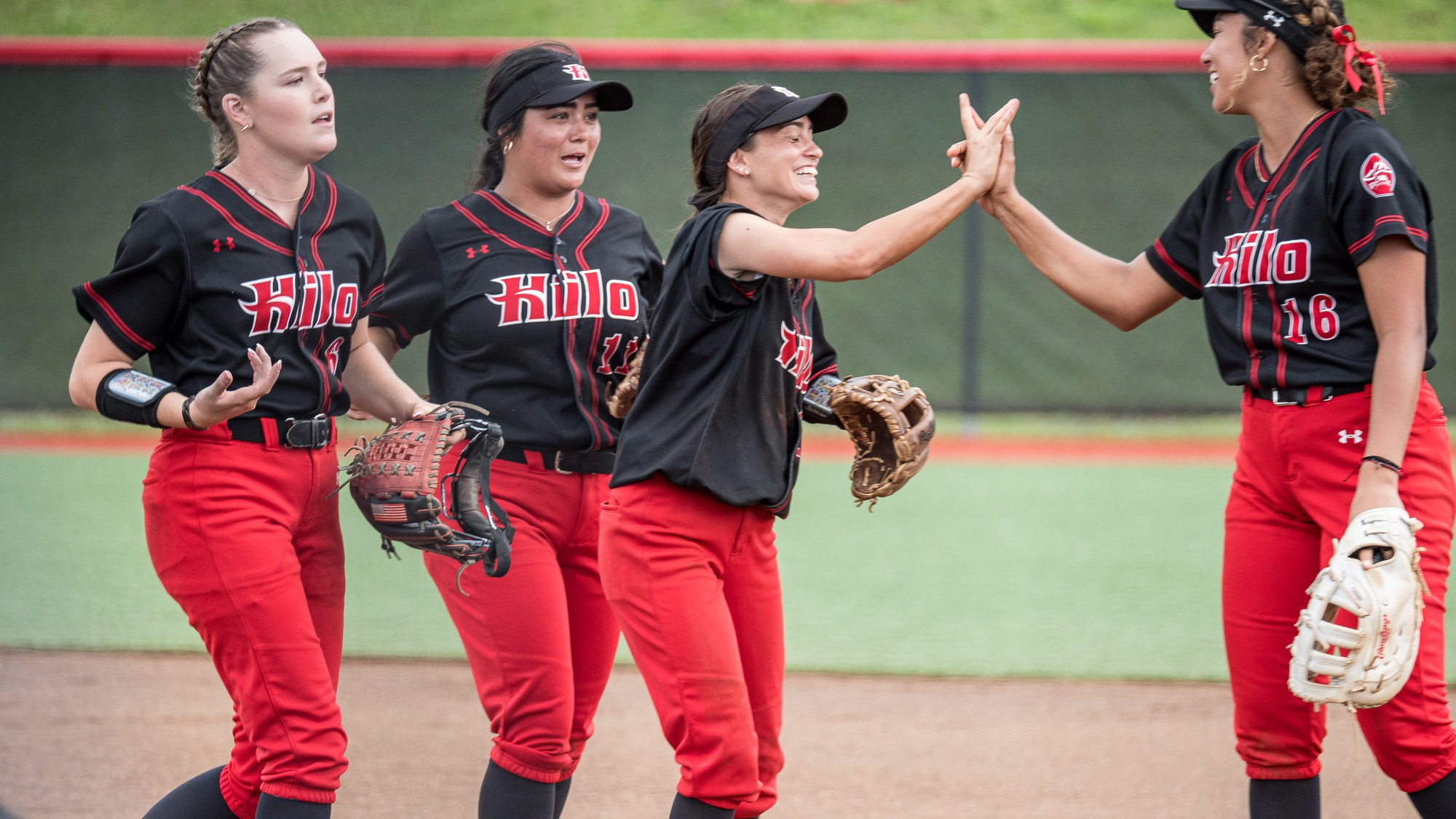 Trinity Favela - Softball - Hawai'i Hilo Vulcans Athletics