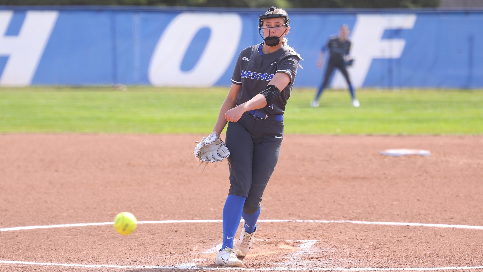 Julia Apsel - Softball - Hofstra University Athletics