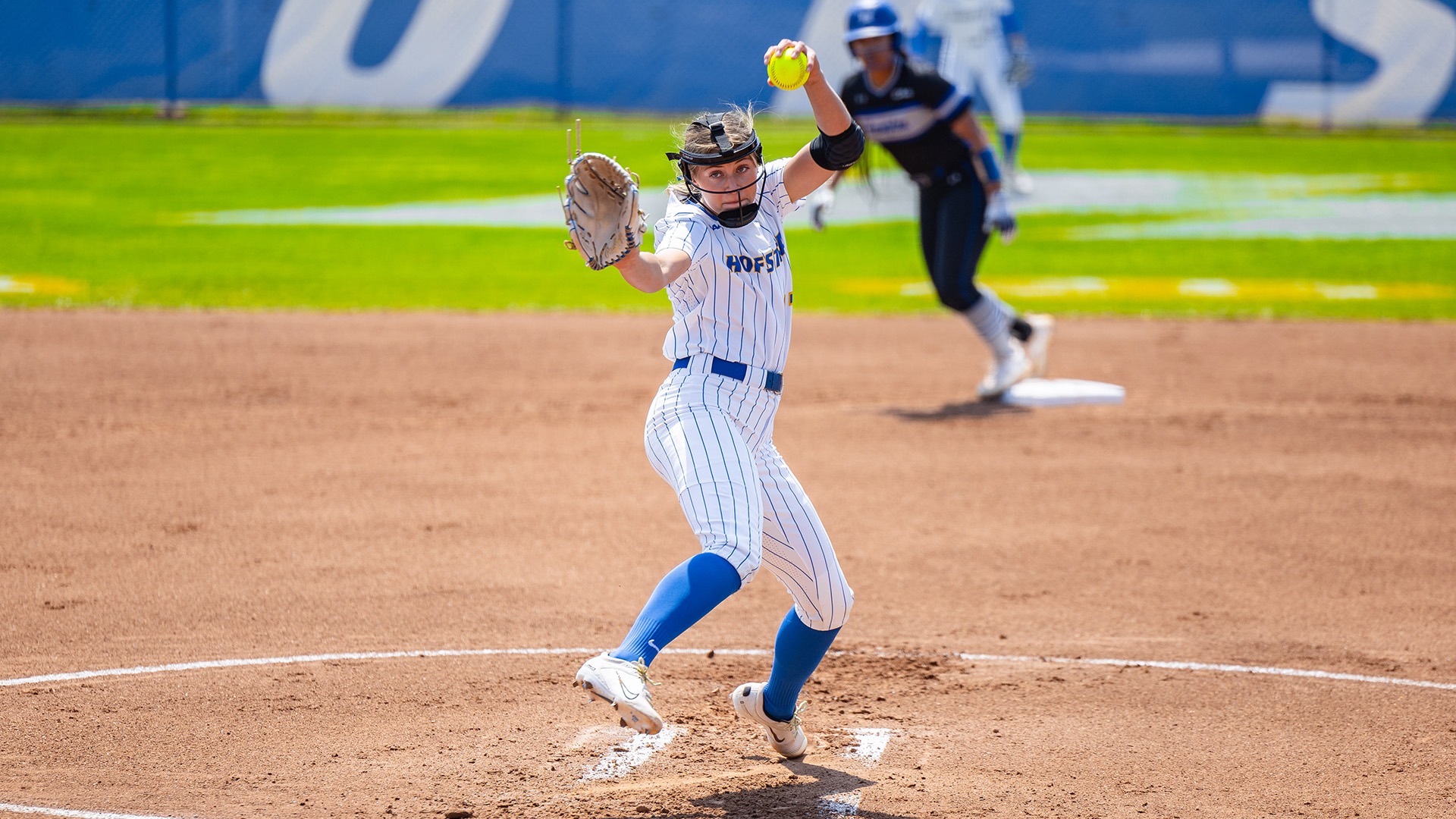 Julia Apsel - Softball - Hofstra University Athletics