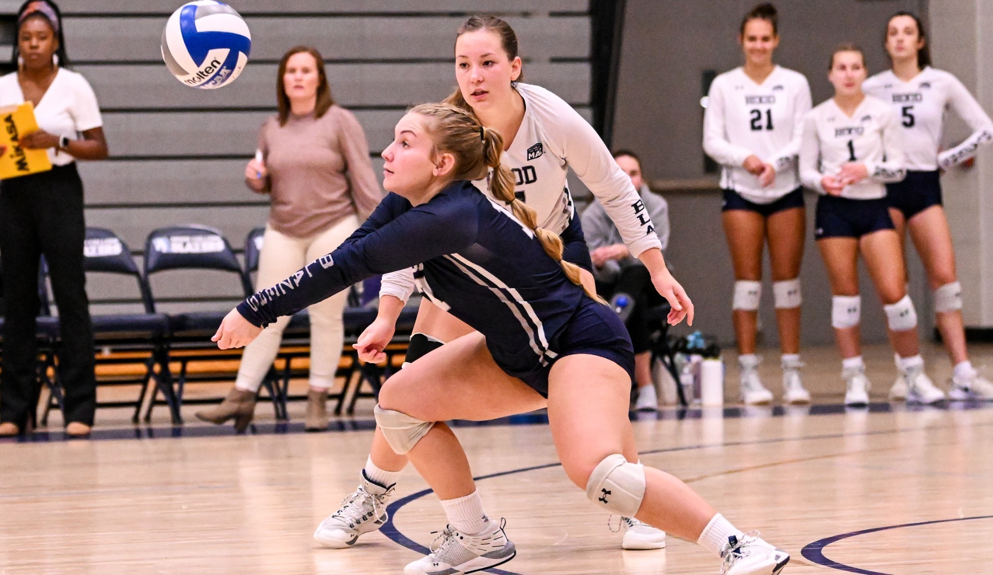Women's volleyball splits day at Gettysburg - Hood College