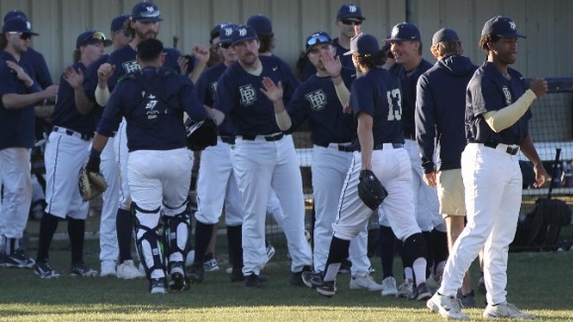 Jackets With Huge 9th Inning Comeback - Howard Payne University Athletics