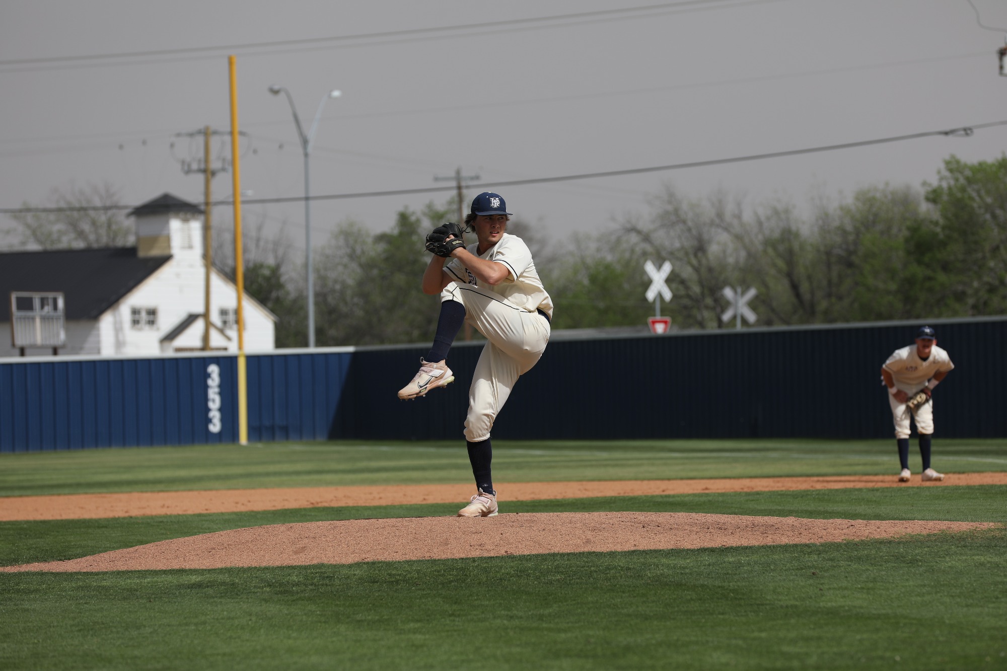 Jackets Fall To Comets - Howard Payne University Athletics