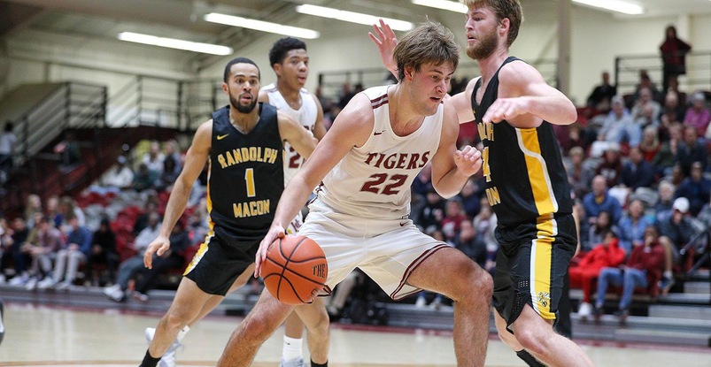Hampden-Sydney Basketball Falls At Lynchburg 76-51 - Hampden-Sydney College