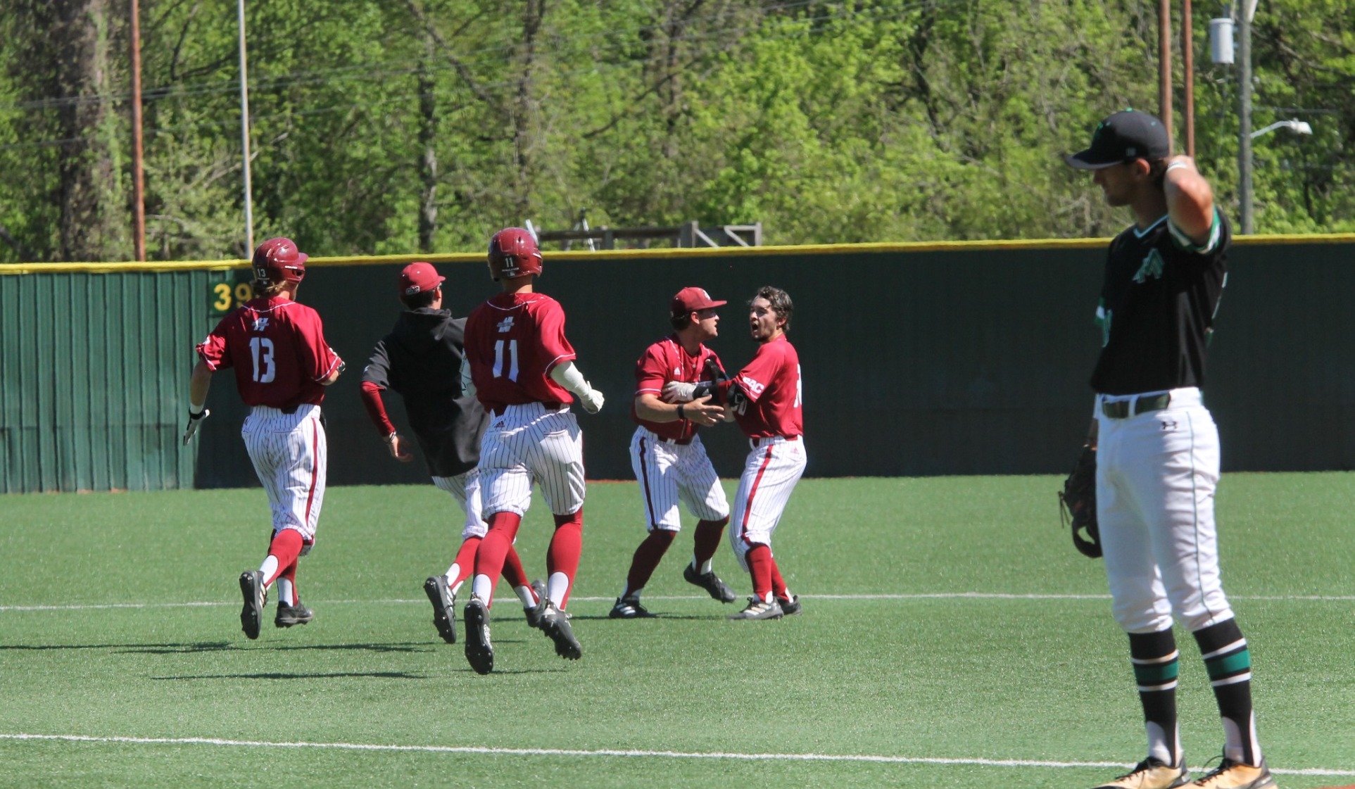 Baseball Sweeps Doubleheader, Takes Series from UAM - Henderson State ...