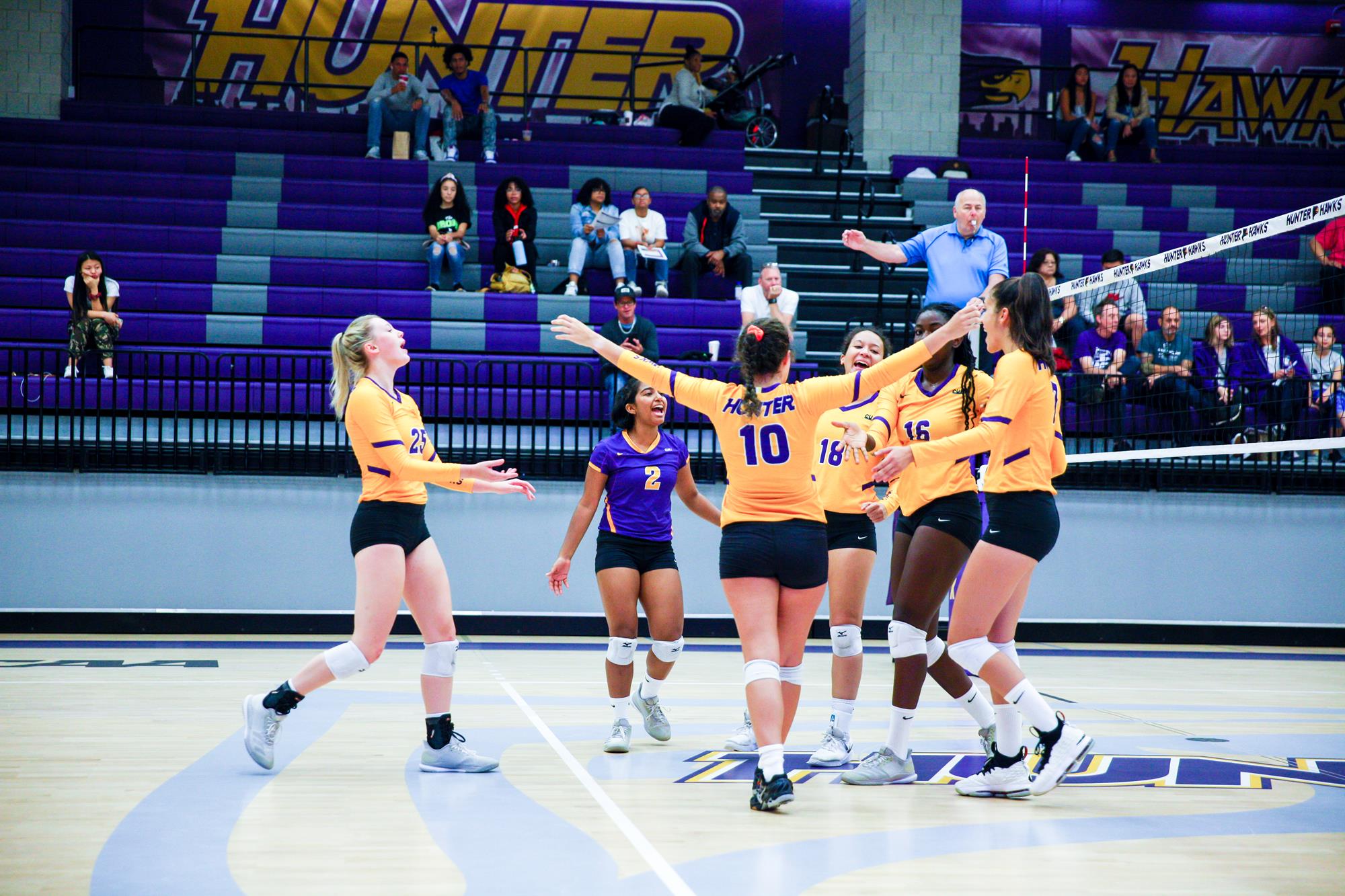 Women's Volleyball Extends Unbeaten Streak in CUNYAC - Hunter College ...
