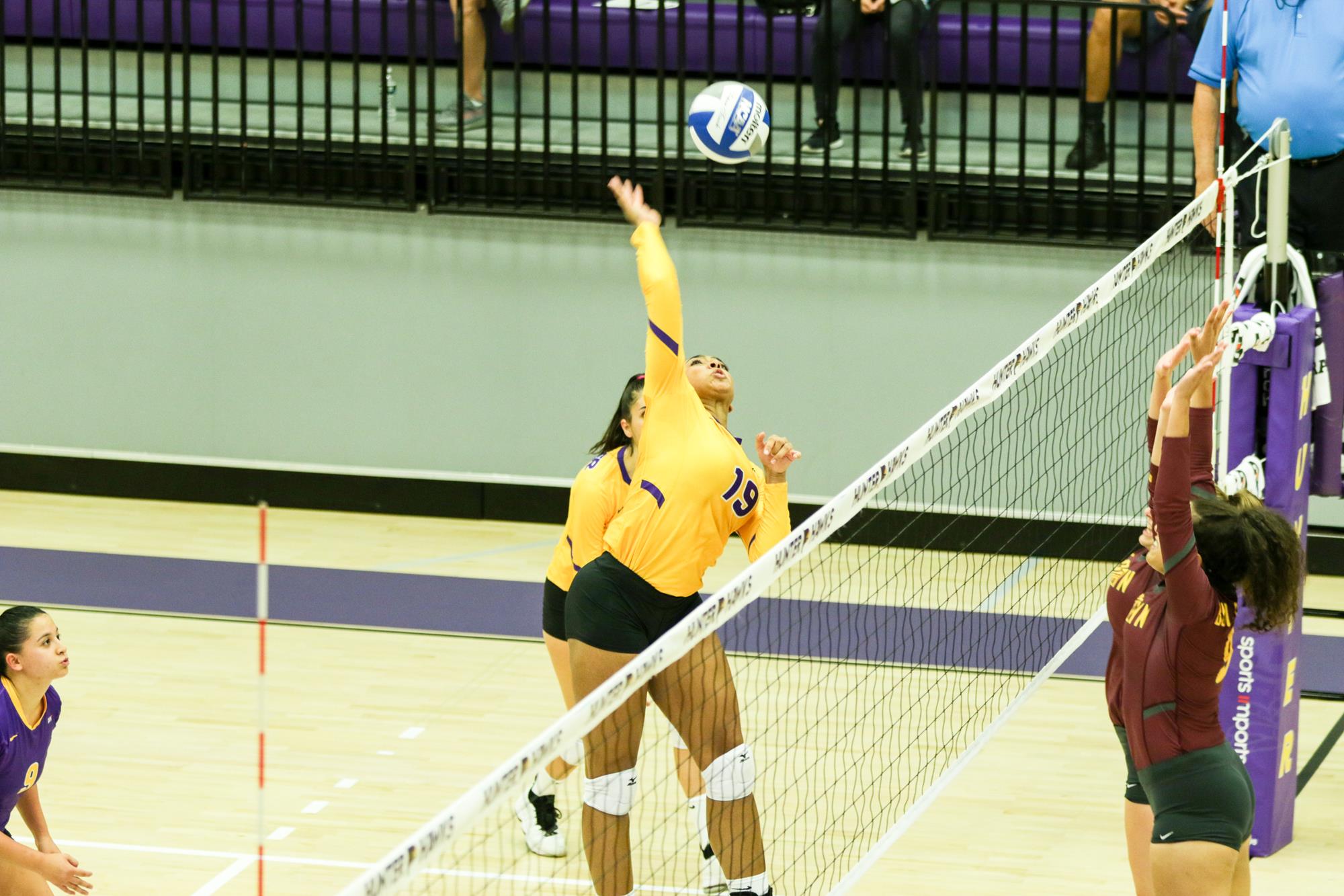 Kendra Moore - 2019 - Women's Volleyball - Hunter College Athletics