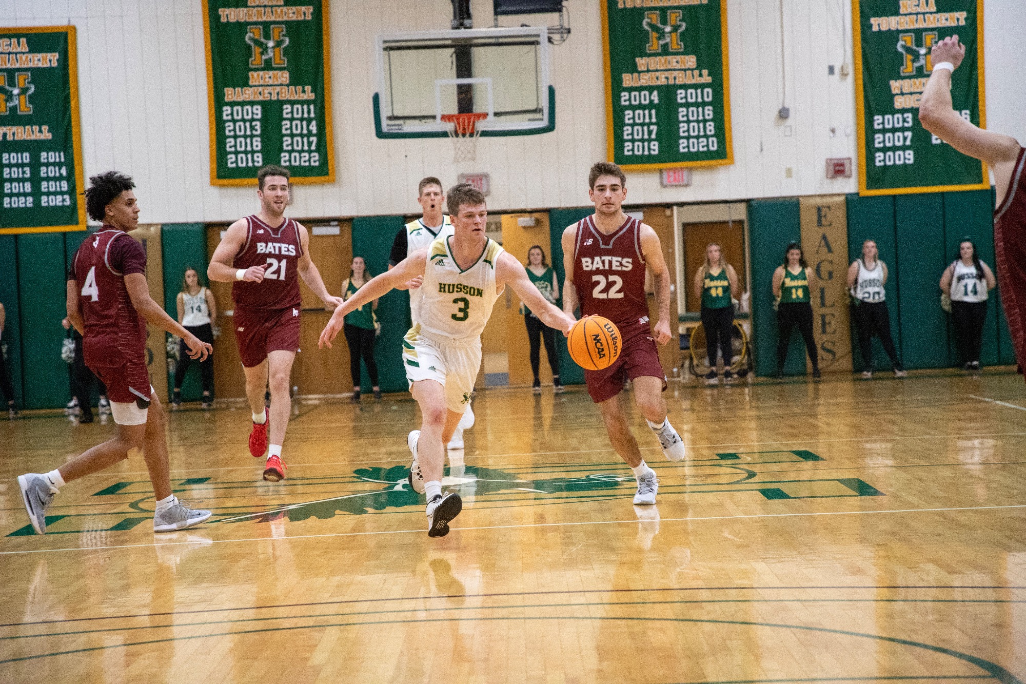 Men’s basketball finishes fall semester with wire-to-wire victory over ...