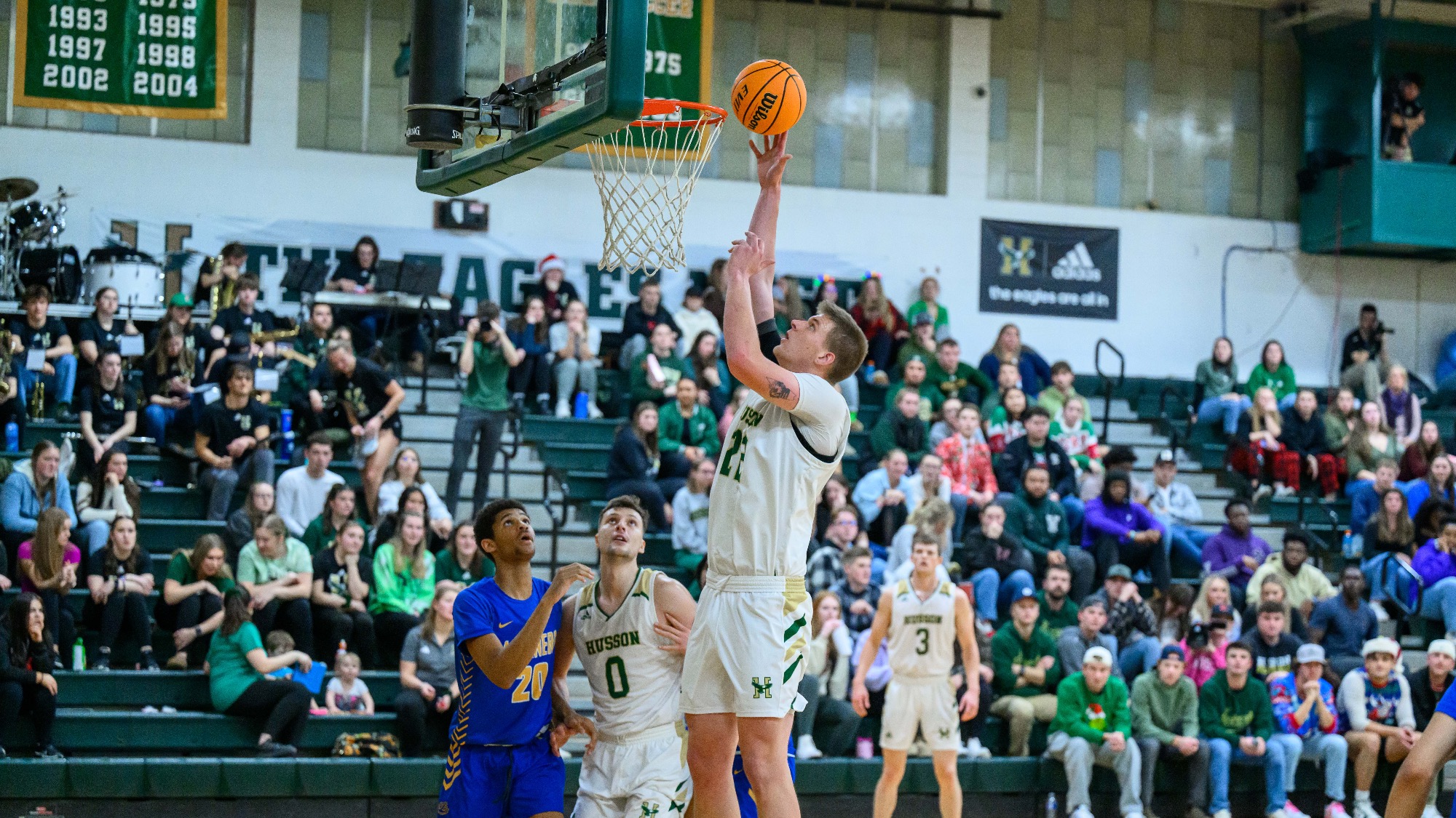 Balanced scoring attack leads men’s basketball to NAC win over VTSU ...