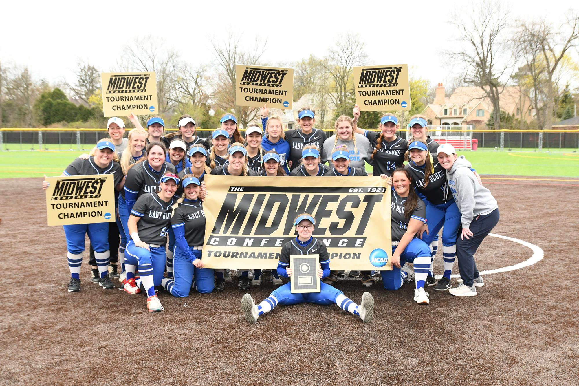 IC Softball Wins MWC Championship Over Grinnell College - Illinois ...