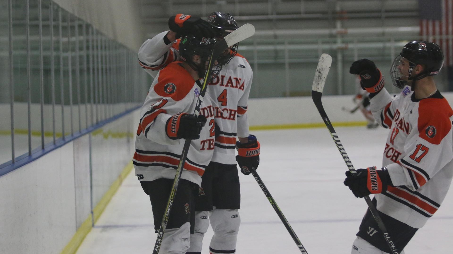Men's Ice Defeats Aquinas 2-1 - Indiana Tech Athletics