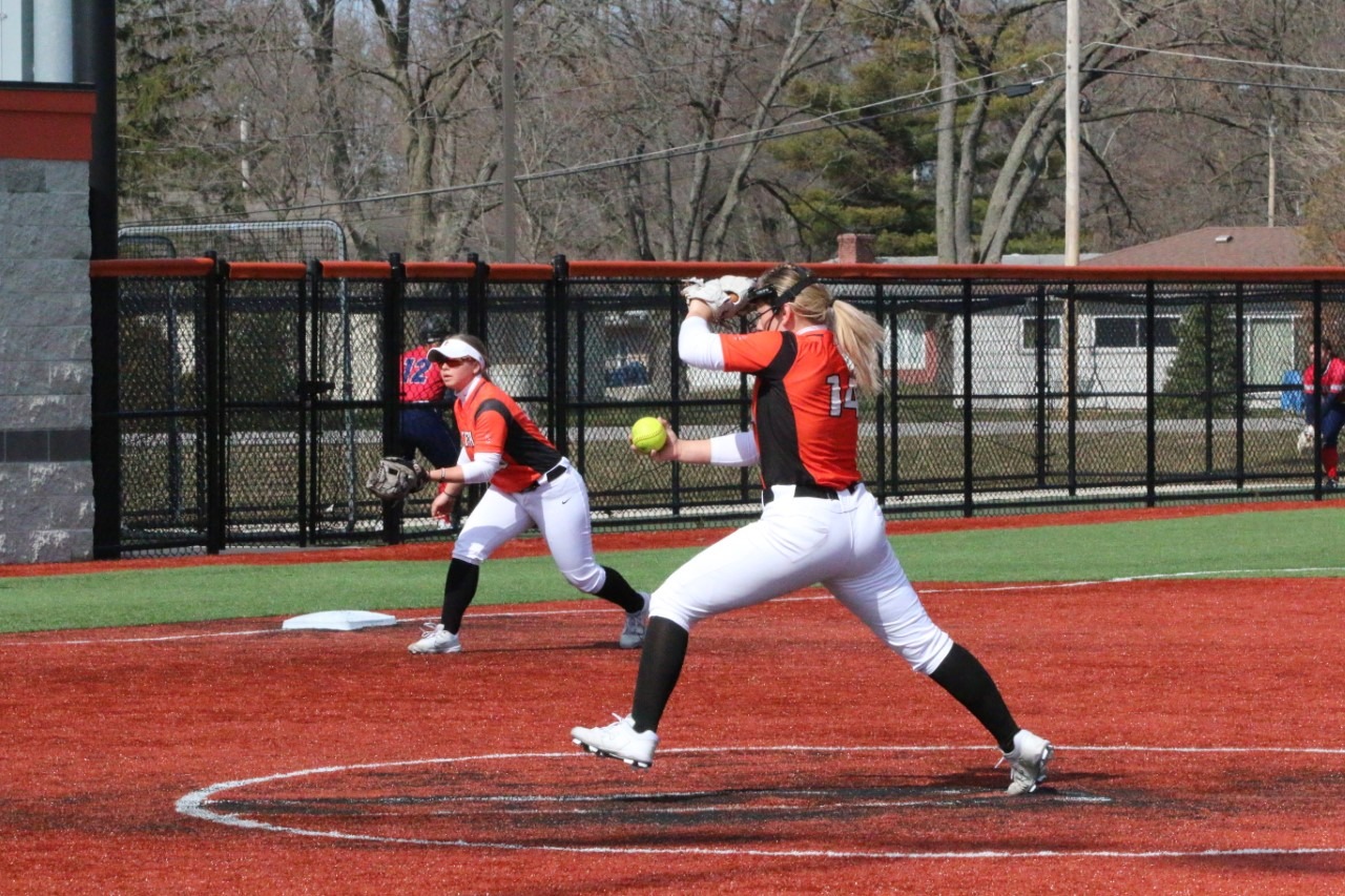 Tech Softball Comes from Behind to Sweep Trojans - Indiana Tech Athletics