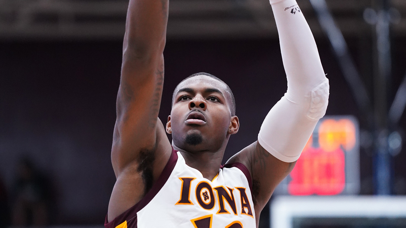 Iona MBB's Comeback Falls Short At La Salle - Iona University Athletics