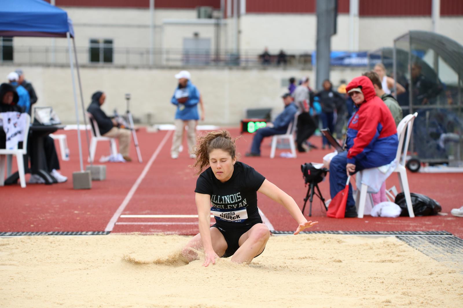 Amelia Glueck - 2017-18 - Women's Track and Field - Illinois Wesleyan ...