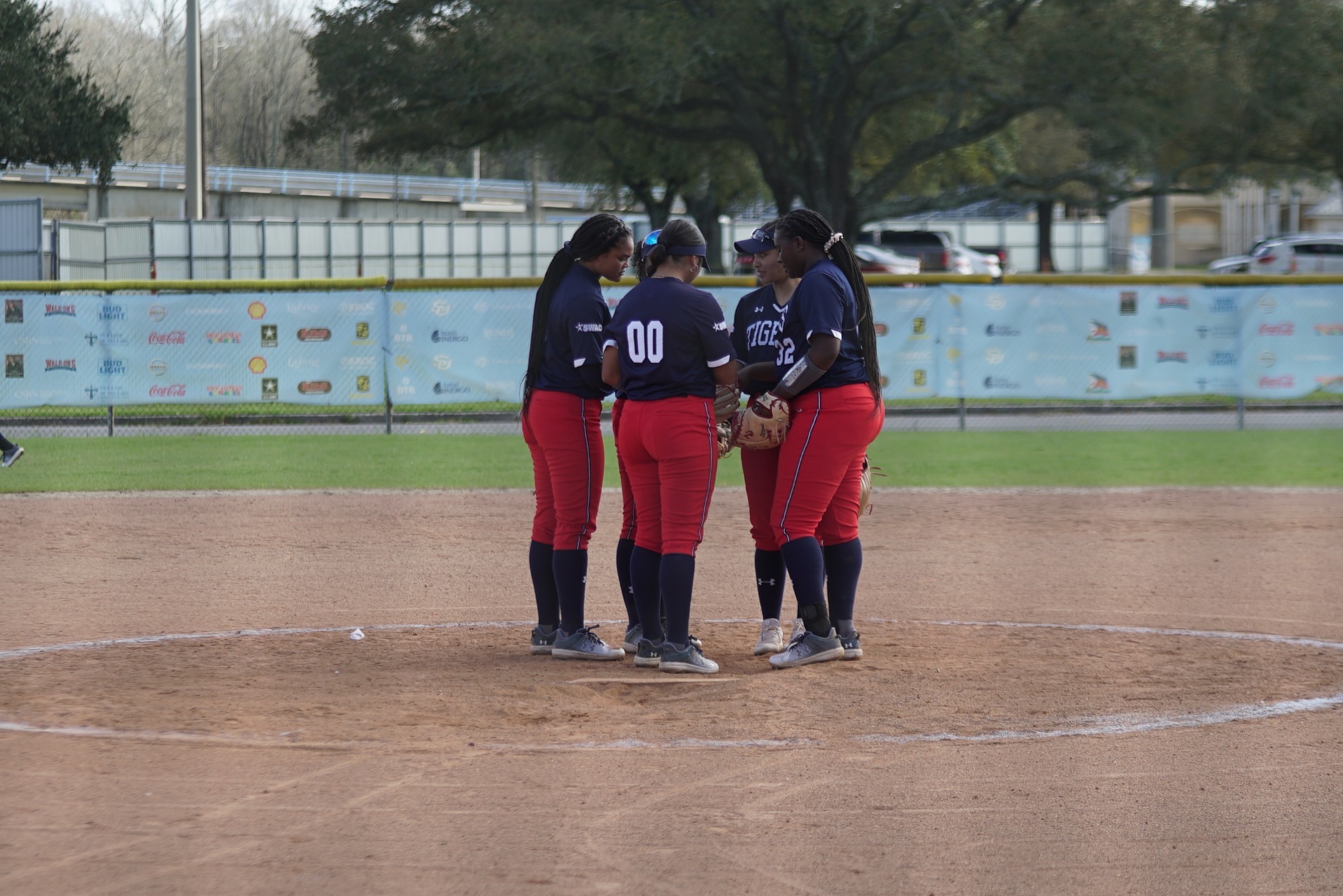 Softball Splits Two to Close Out Tournament, Looks Ahead to Home Opener ...