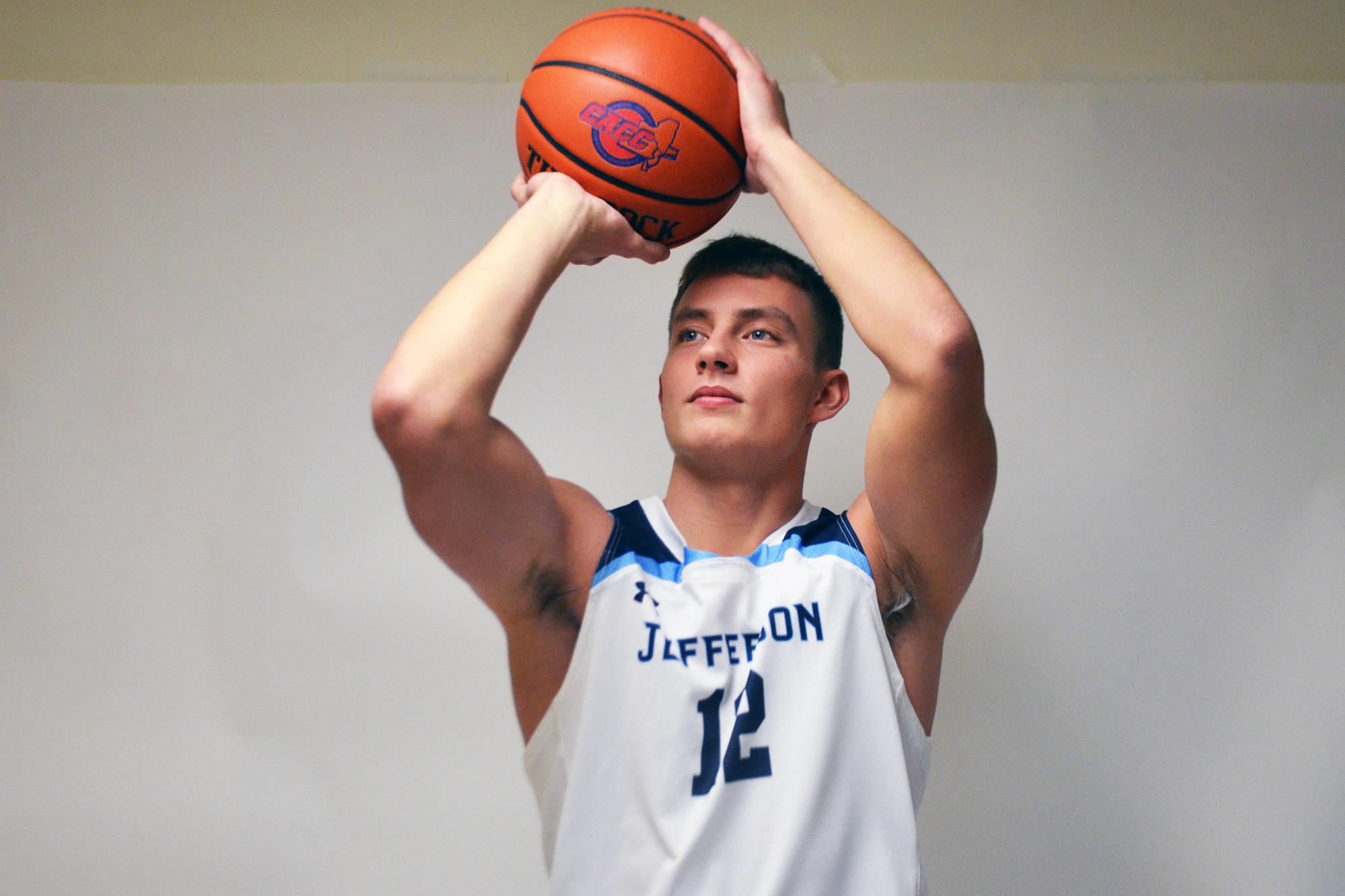 Nick Ovchinnikoff - 2021-22 - Men's Basketball - Jefferson University