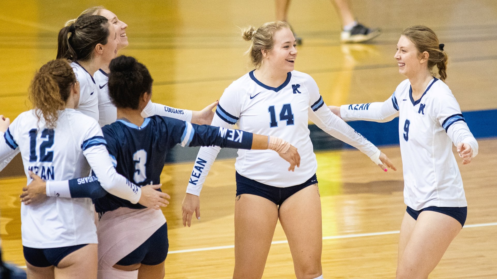 Women’s Volleyball Sweeps Tri-Match - Kean University