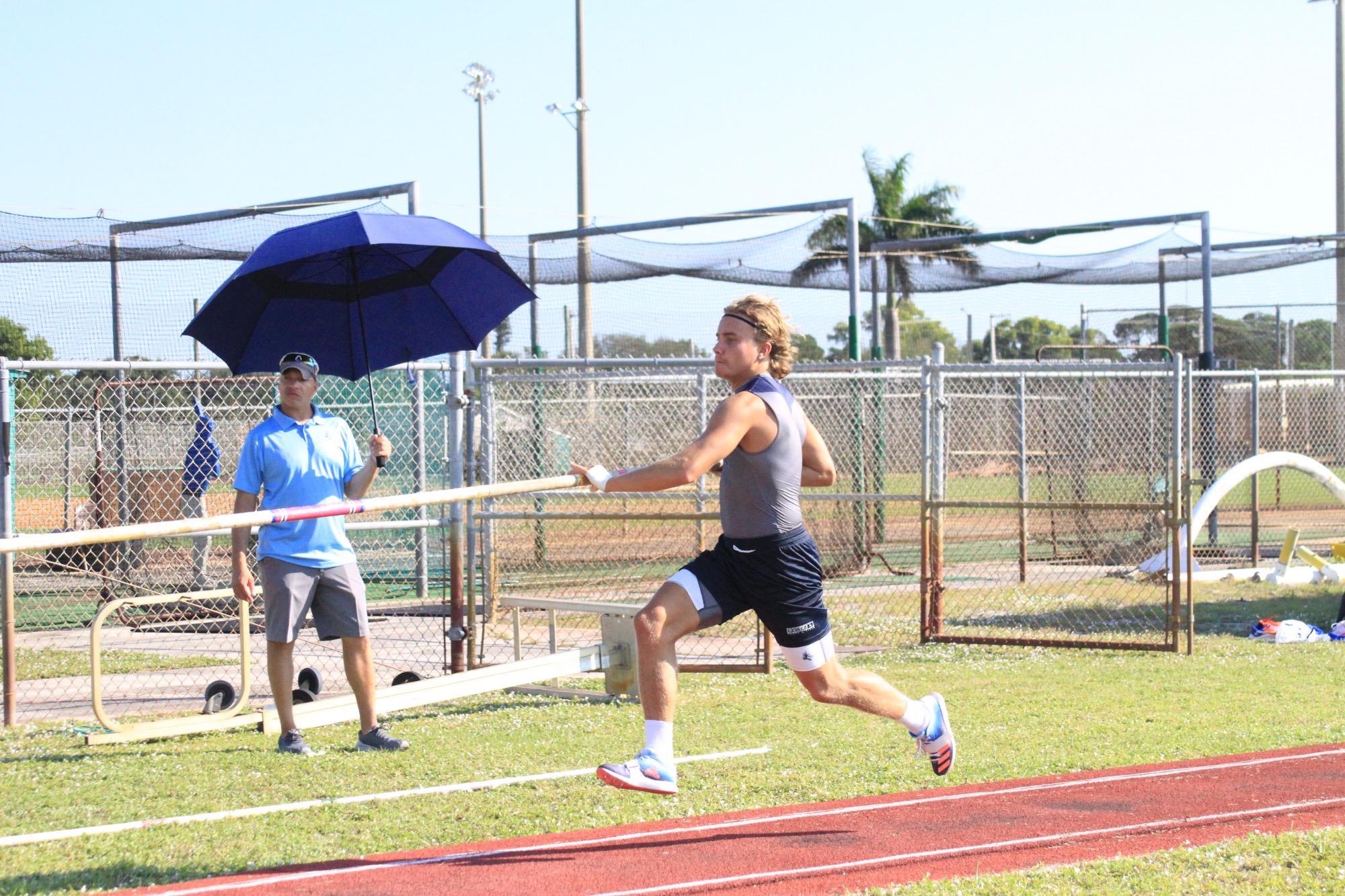 Emil Carlsson - 2022-23 - No. 3 Men's Indoor Track & Field - Keiser ...