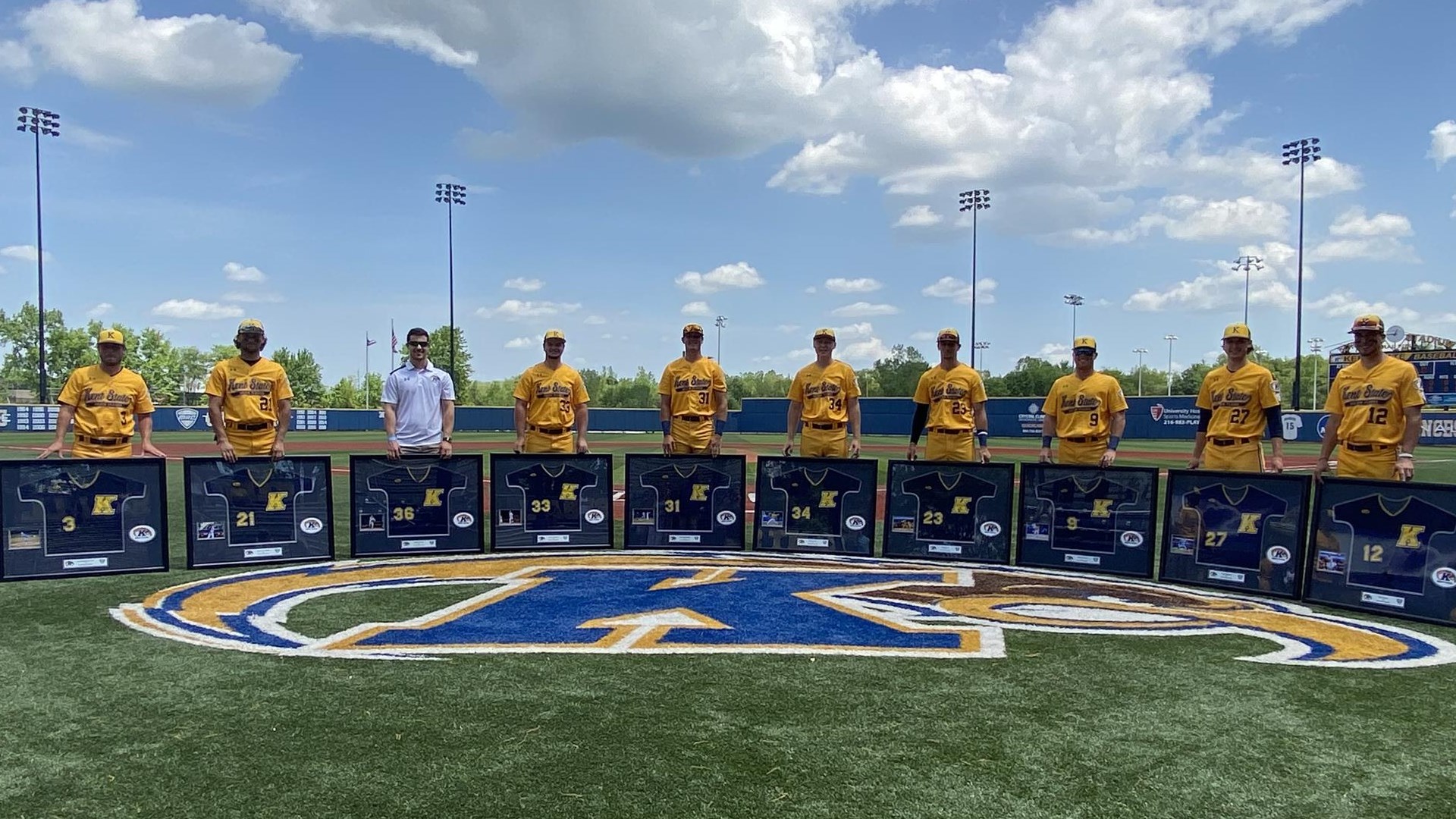 Flashes Send Off Seniors with Wild 11-10 Victory - Kent State Golden ...