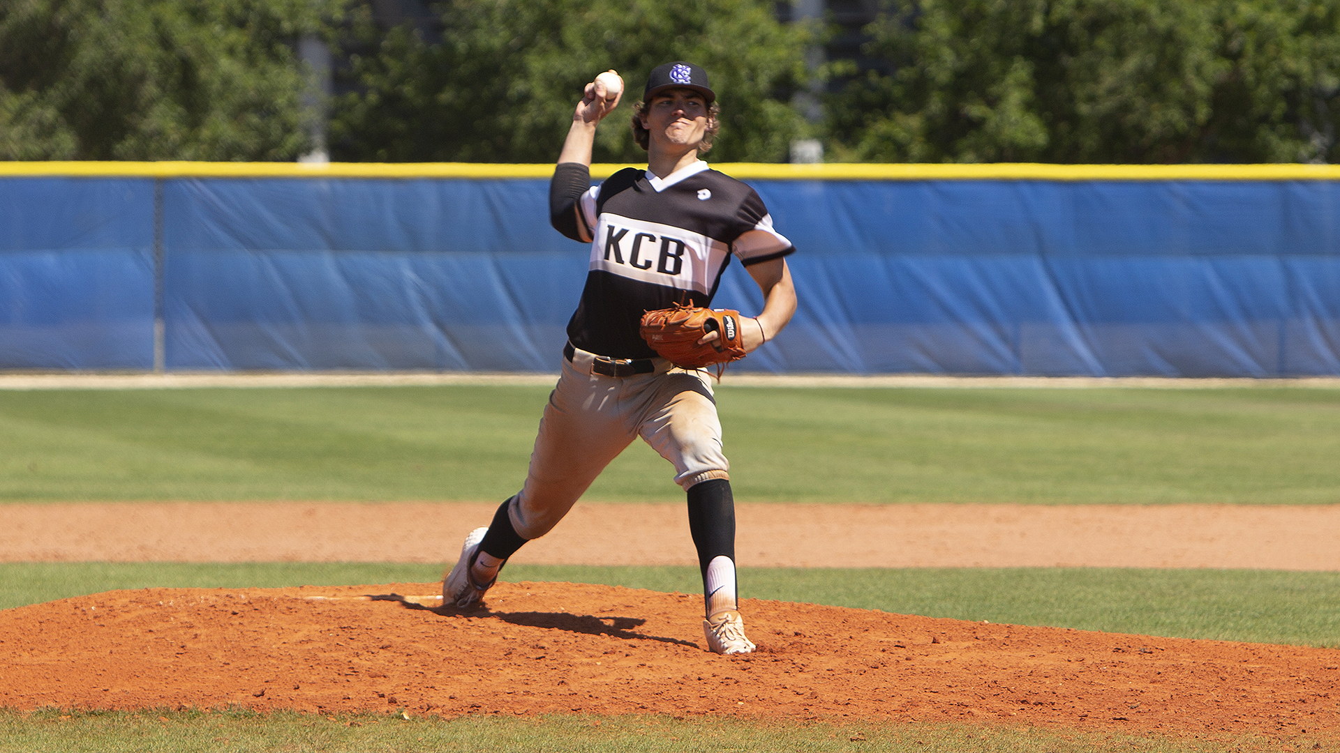 Gow does it all in Kenyon victory - Kenyon College Athletics