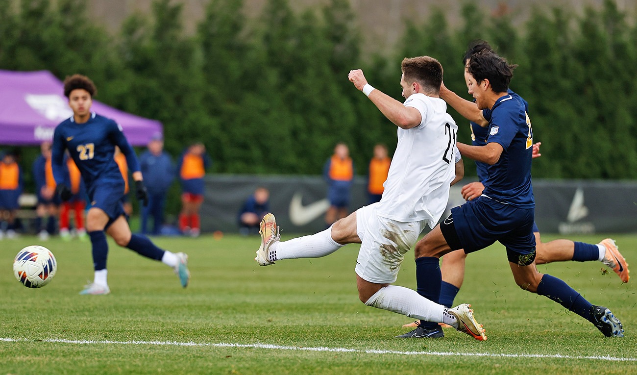 Duratovic shoots down Stars with pair of goals - Kenyon College Athletics