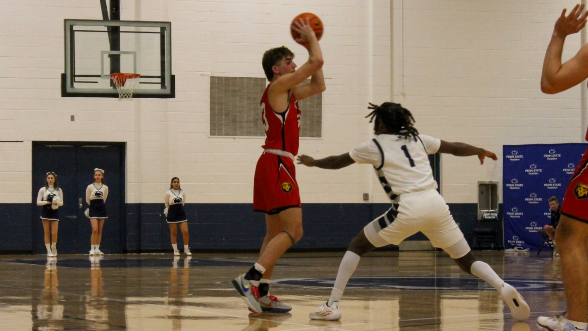 Karnish's Double-Double Lifts King's to Road Win - King's College Athletics