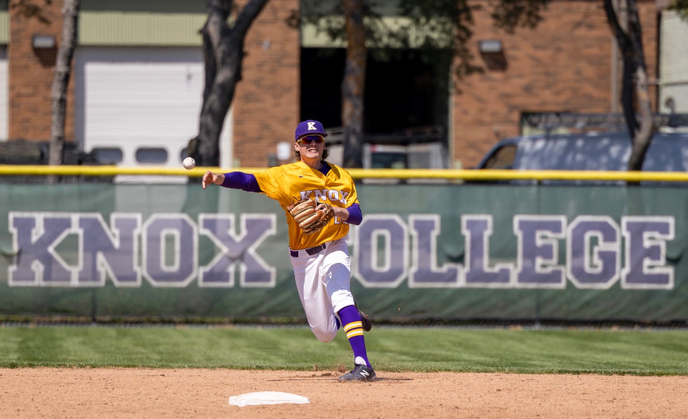 Baseball Splits MWC Doubleheader with Chicago - Knox College Athletics