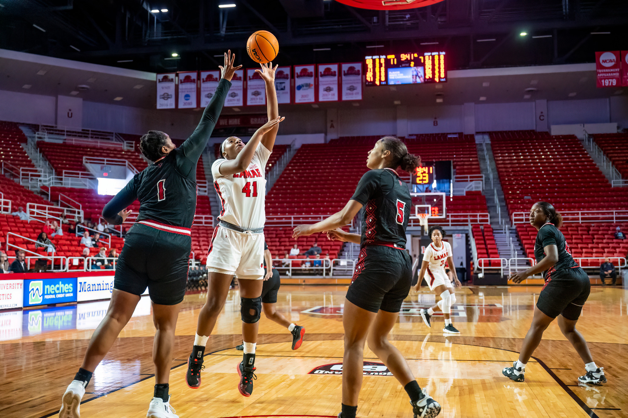 Davis’ 18 Points Puts Lamar Back in Win Column - Lamar University Athletics