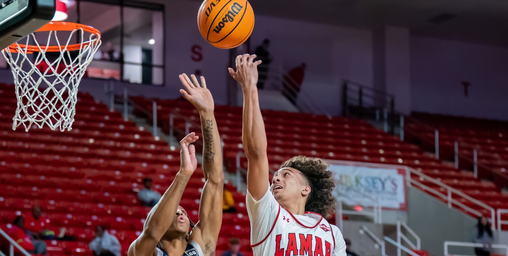 Calmese Scores 17 in Conference Setback - Lamar University Athletics