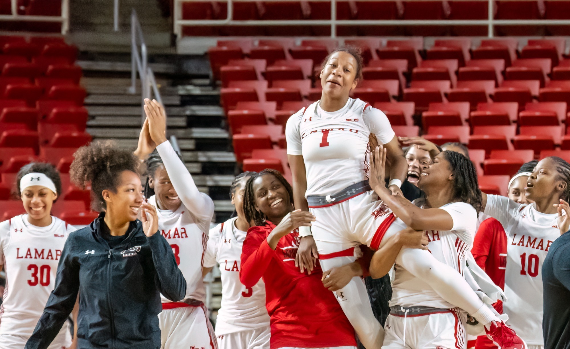 Hometown Hero Denley Delivers Buzzer-Beater to Beat LMU - Lamar ...