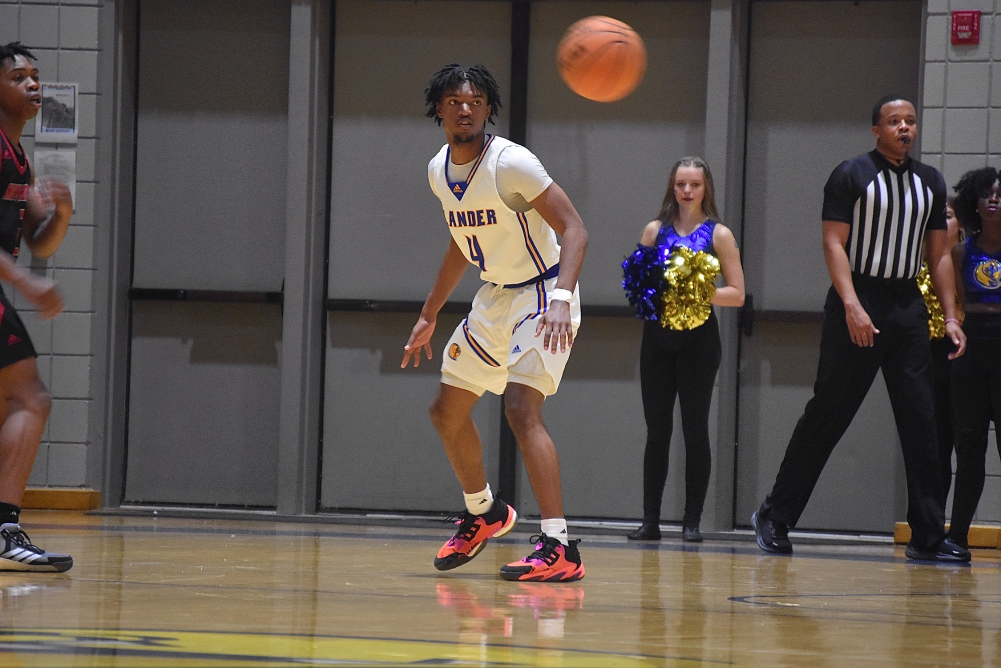 Lander earns sixth consecutive win with balanced effort against Flying ...