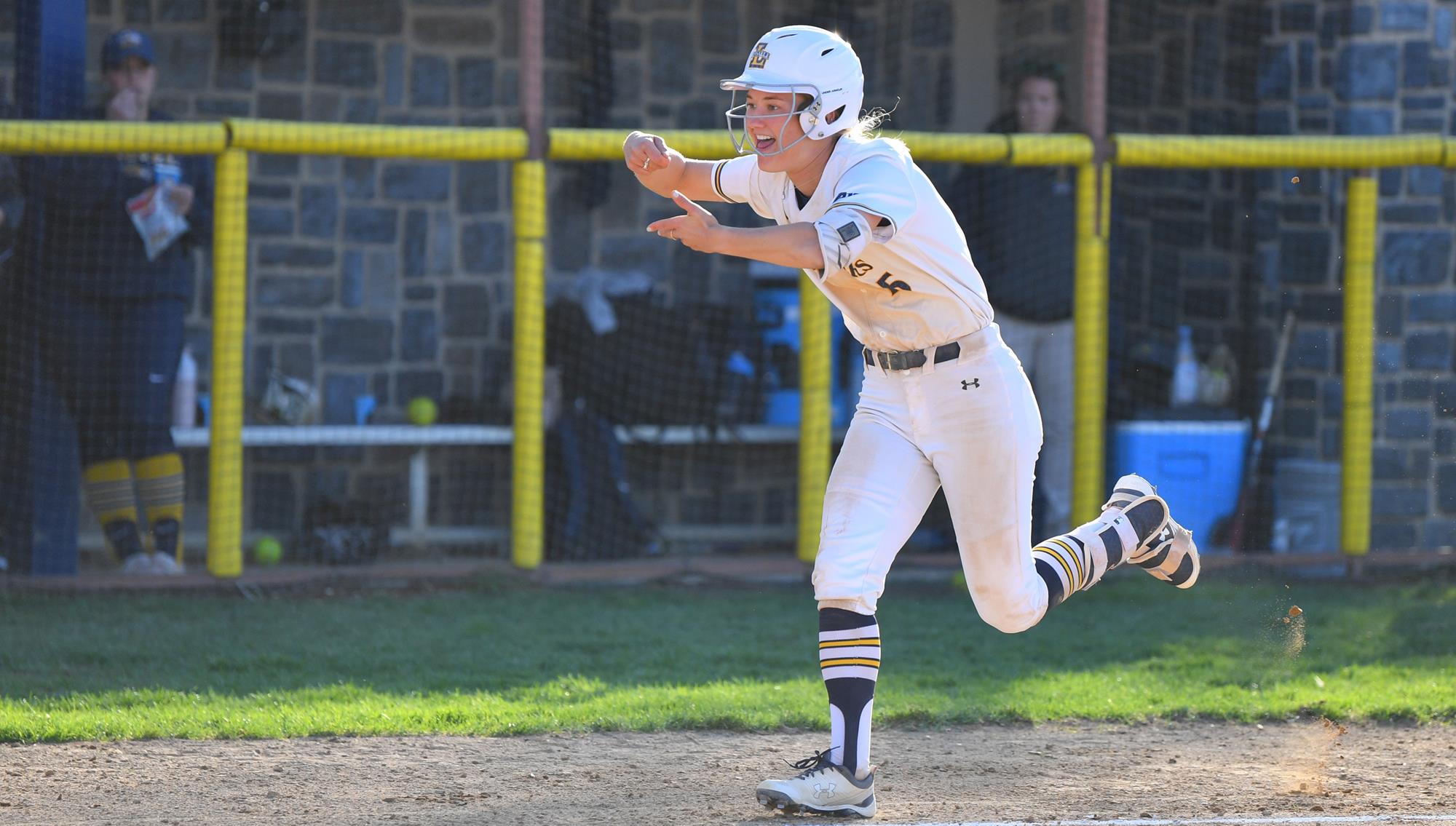 Emily Conaway - Softball - La Salle University Athletics