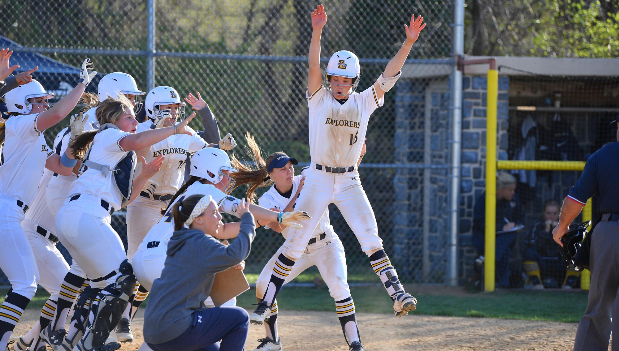 Emily Conaway - Softball - La Salle University Athletics
